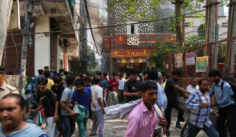 Incendie meurtrier à Delhi : 21 morts dans un hôtel, les opérations de ...